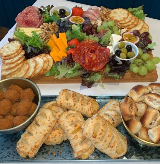 Business of the Month - Elliott's Bar & Restaurant - Purley Business ...